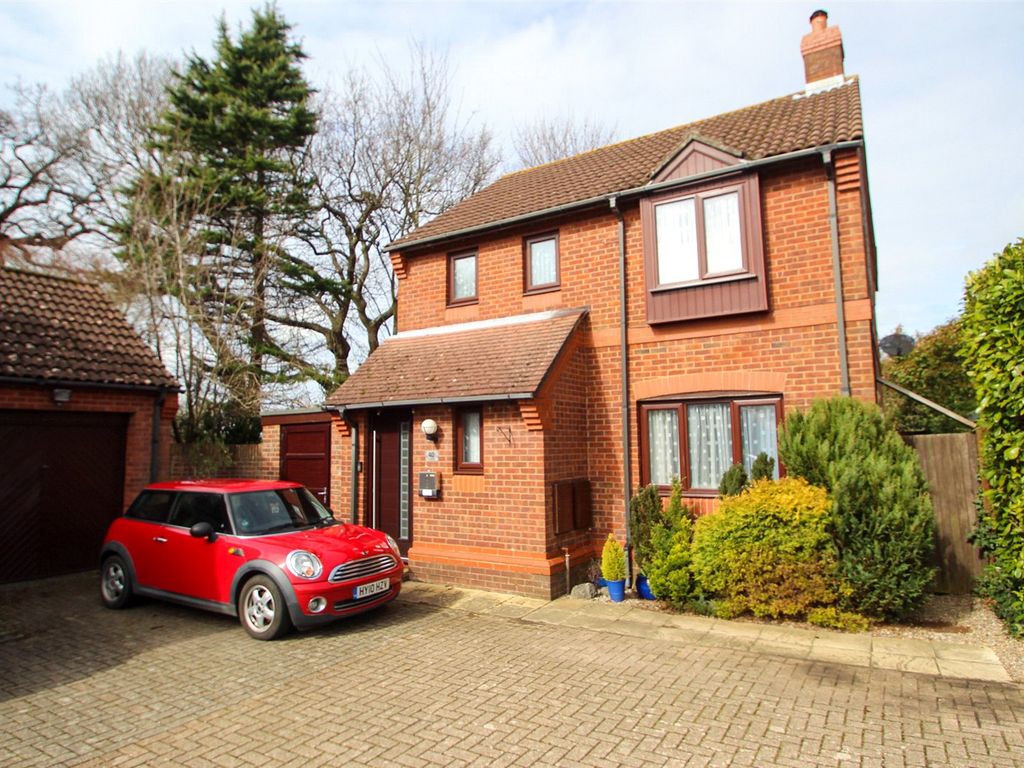 3 bed detached house for sale in Barton Drive, Hamble, Southampton ...