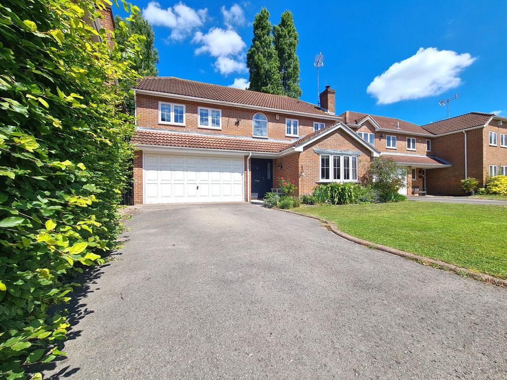 4 Bed Detached House For Sale In Redcroft Lane Bursledon Southampton