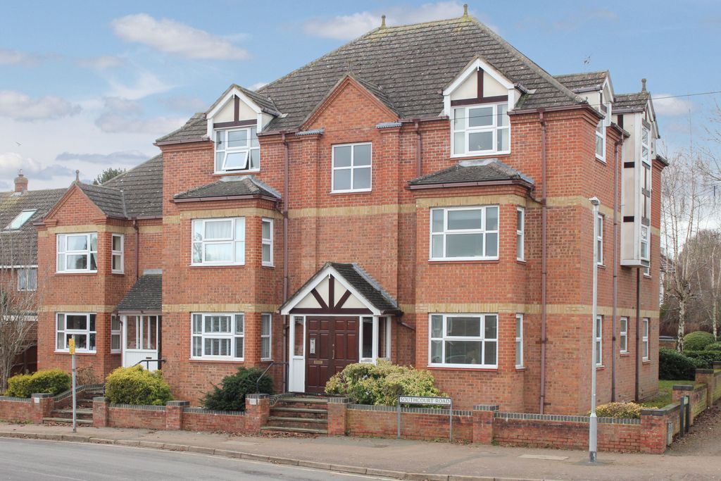 2 bed flat for sale in Southcourt Road, Leighton Buzzard LU7 - Zoopla