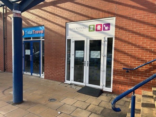Retail premises to let in Bradford Road, Batley WF17, £12,000 pa - Zoopla