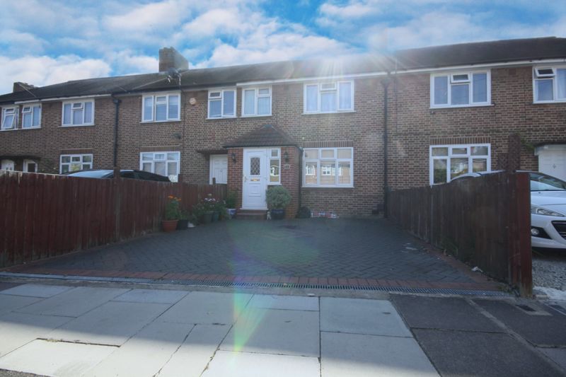 3 Bed Terraced House For Sale In Moat Farm Road Northolt Ub5 £525 000
