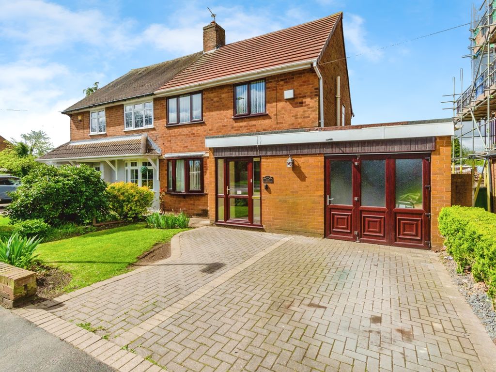 3 Bed Semi Detached House For Sale In Queen Elizabeth Avenue Walsall