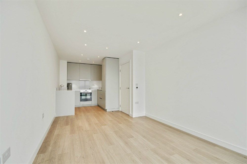 1 bed flat for sale in Pinnacle Apartments, Saffron Central Square ...