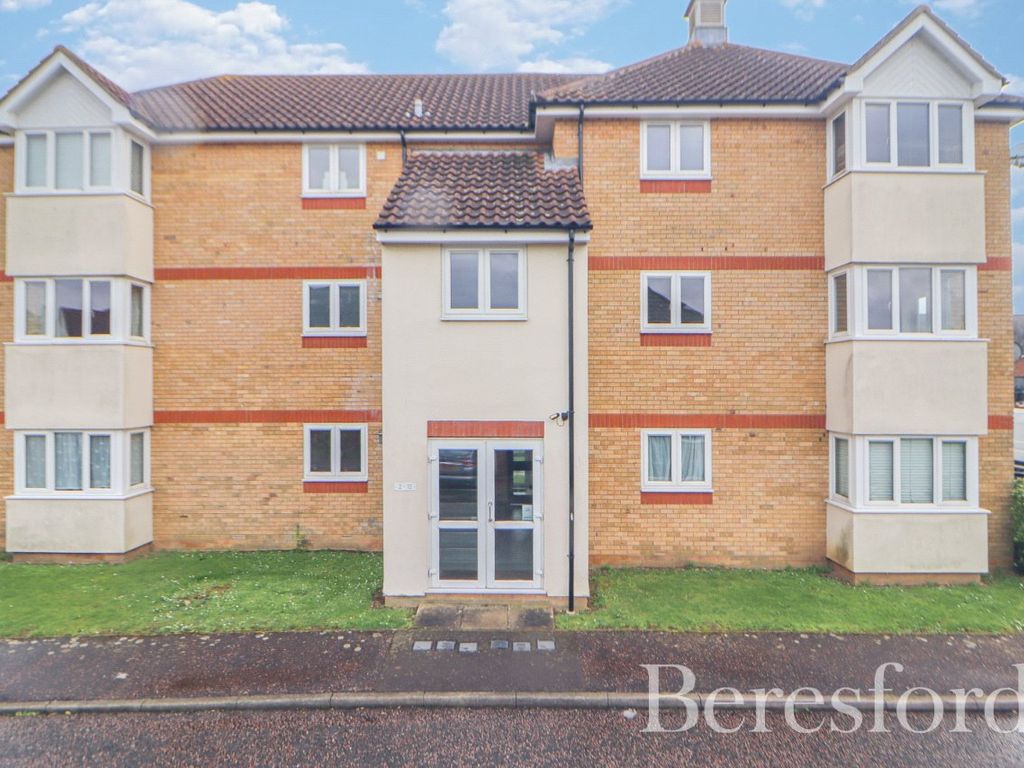 2 bed flat for sale in Carraways, Witham CM8, £160,000 - Zoopla