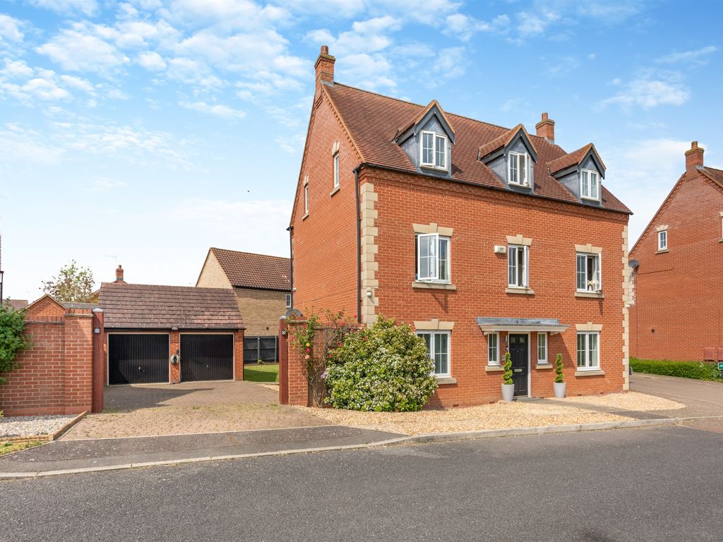 5 bed detached house for sale in Horseshoe Way, Hampton Vale ...