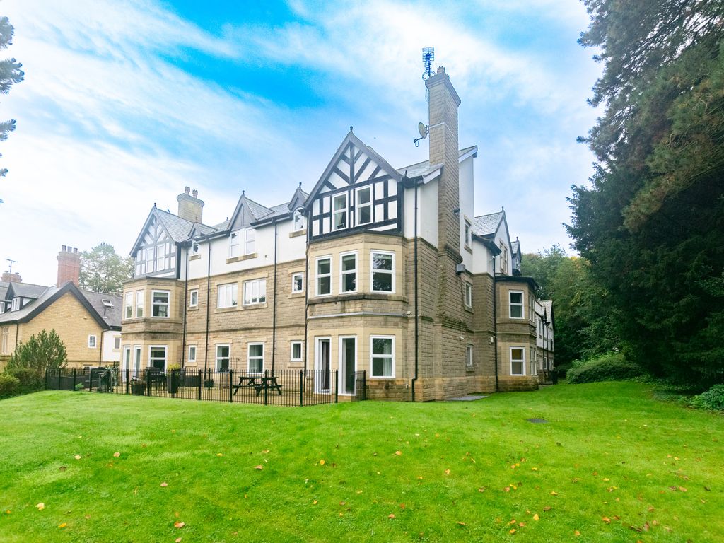 2 bed flat for sale in Park Avenue, Leeds LS8, £400,000 - Zoopla