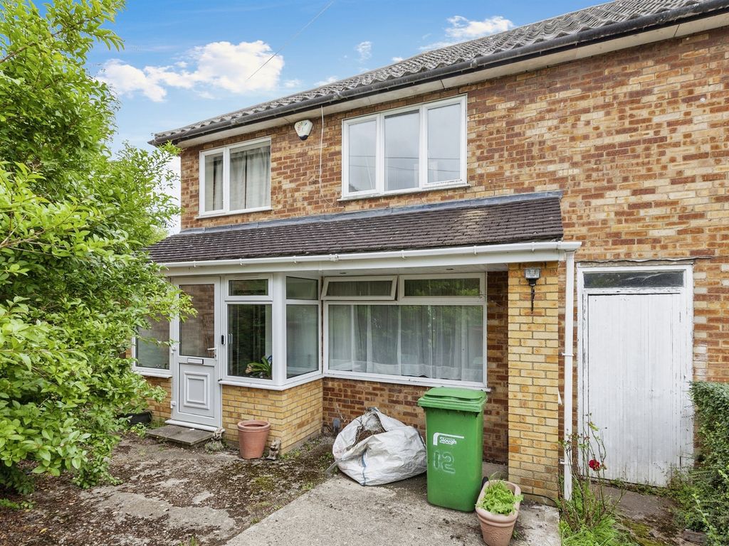 4 Bed End Terrace House For Sale In Bromycroft Road Slough Sl2 £