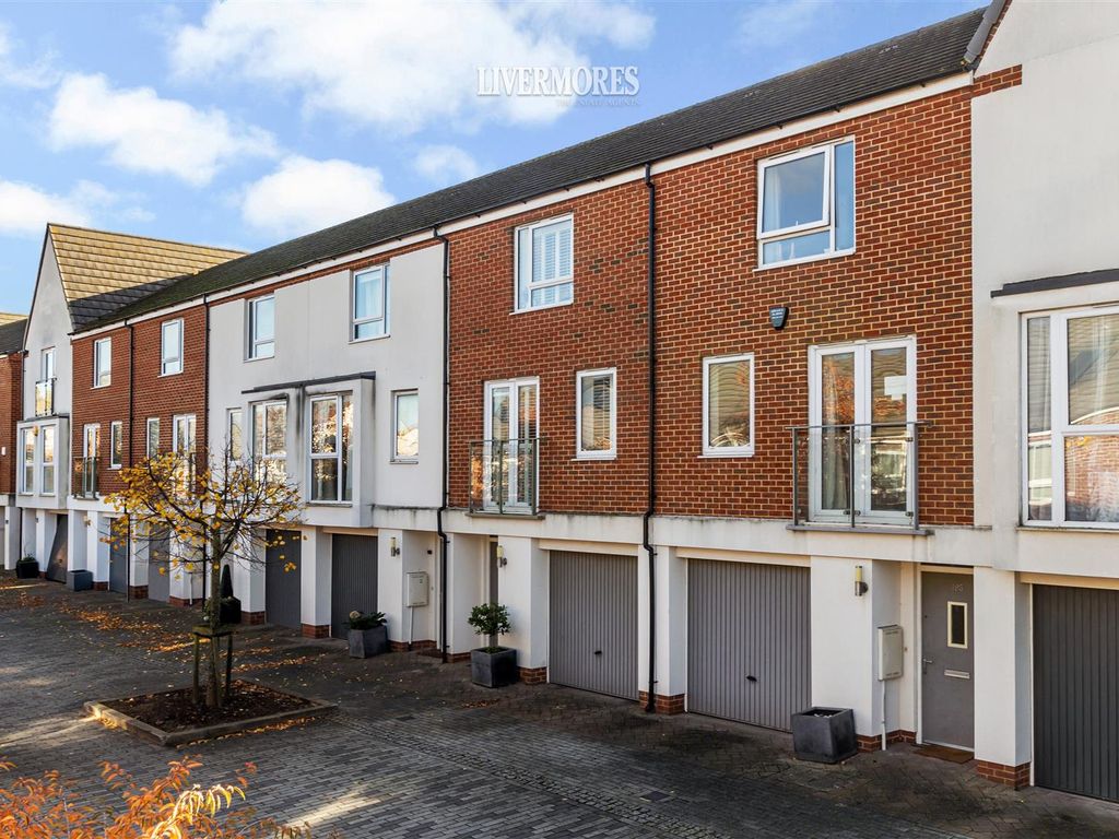 3 Bed Terraced House For Sale In Alcock Crescent Crayford Dartford
