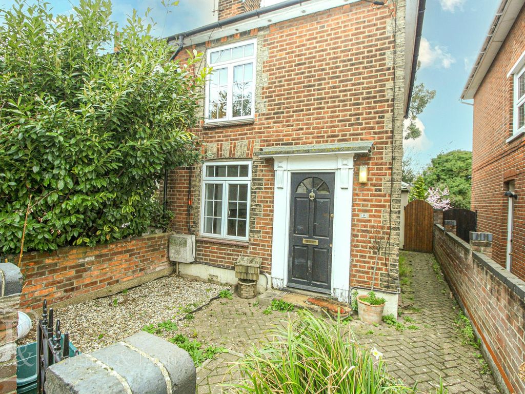 3 Bed Semi Detached House To Rent In Bergholt Road Colchester Essex