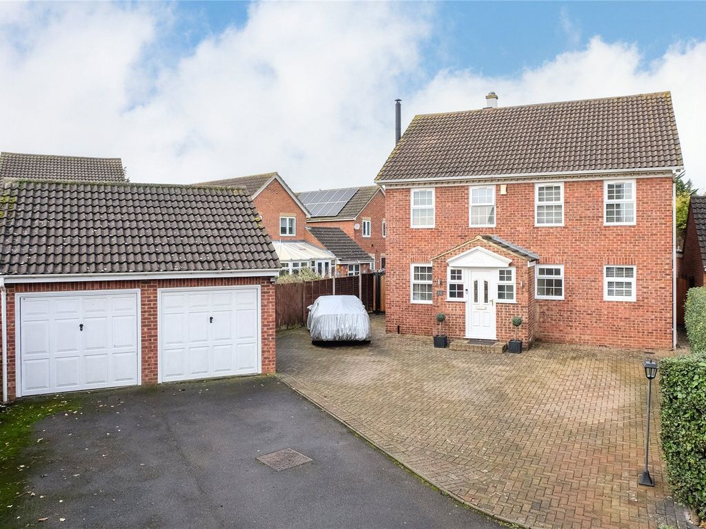 4 Bed Detached House For Sale In Wingrove Drive Strood Kent Me2 £