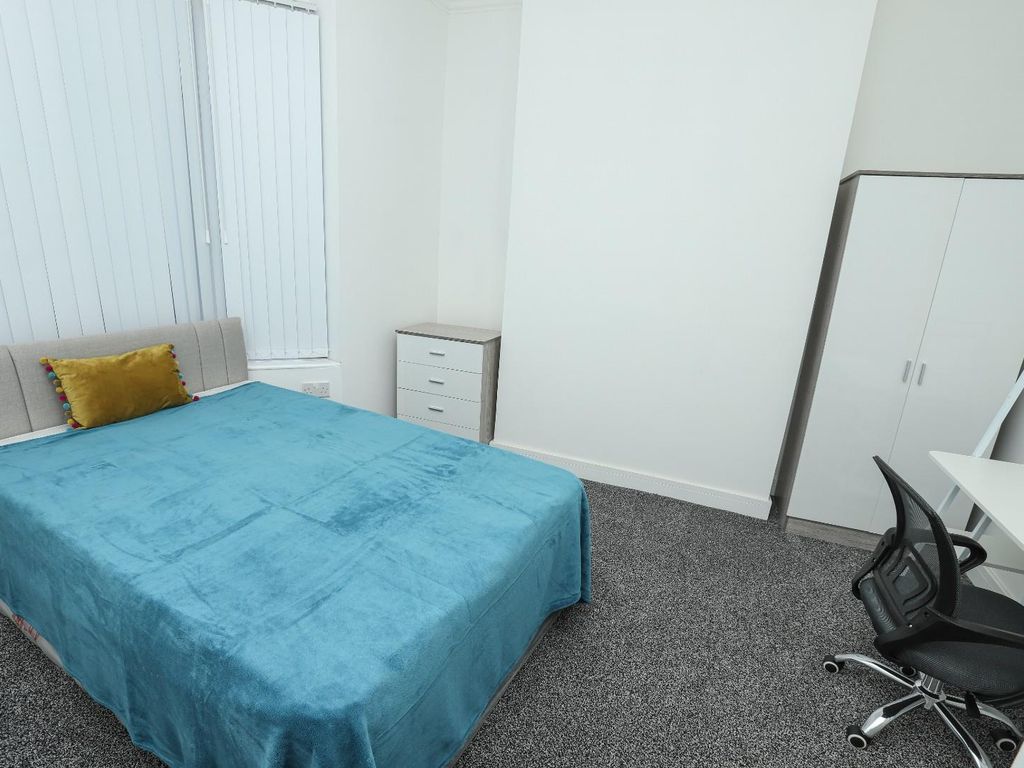 4 bed property to rent in Gresham Road, Middlesbrough TS1, £498 pcm ...