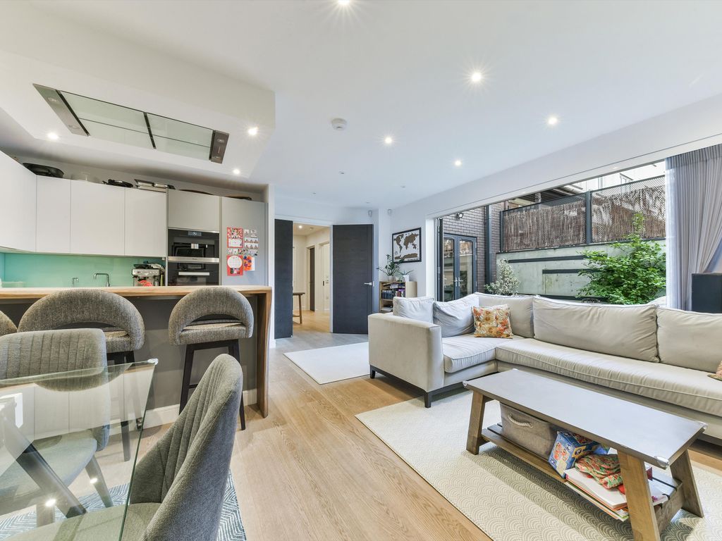 3 bed flat to rent in Sandon Court, Davenant Street, London E1, £4,000 ...