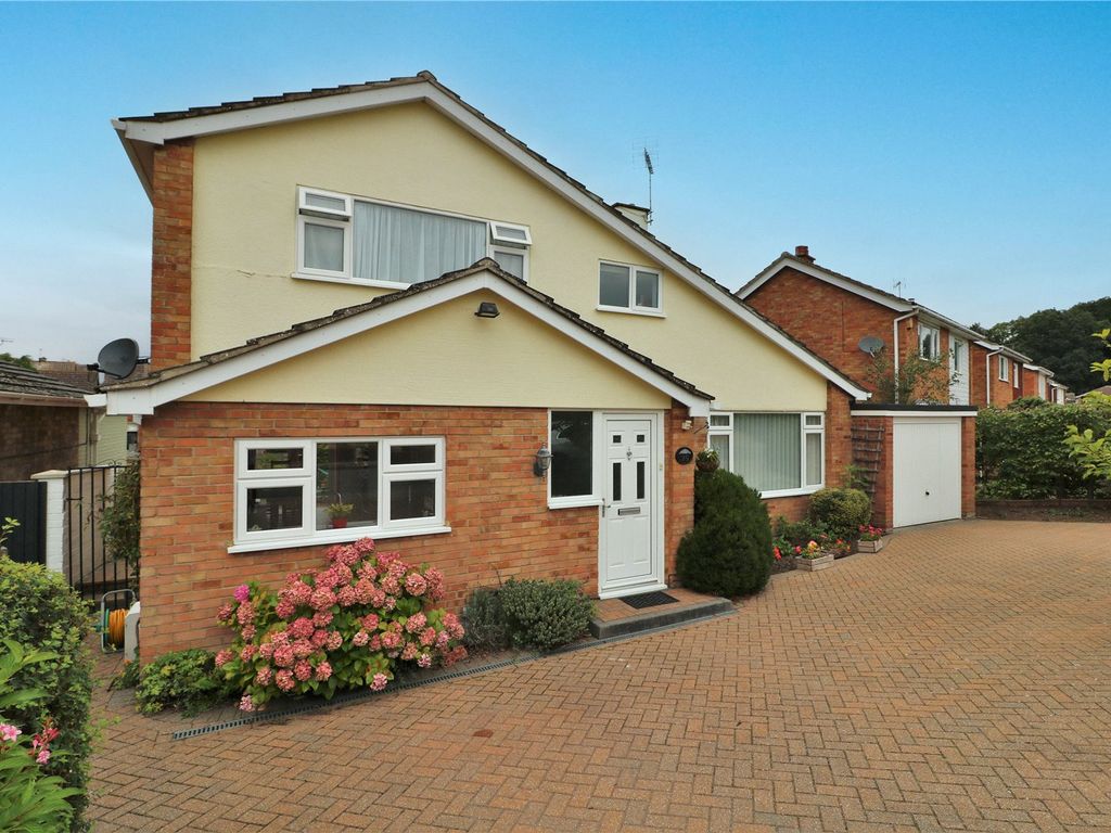 4 Bed Detached House For Sale In St Mark Drive Colchester Essex Co4
