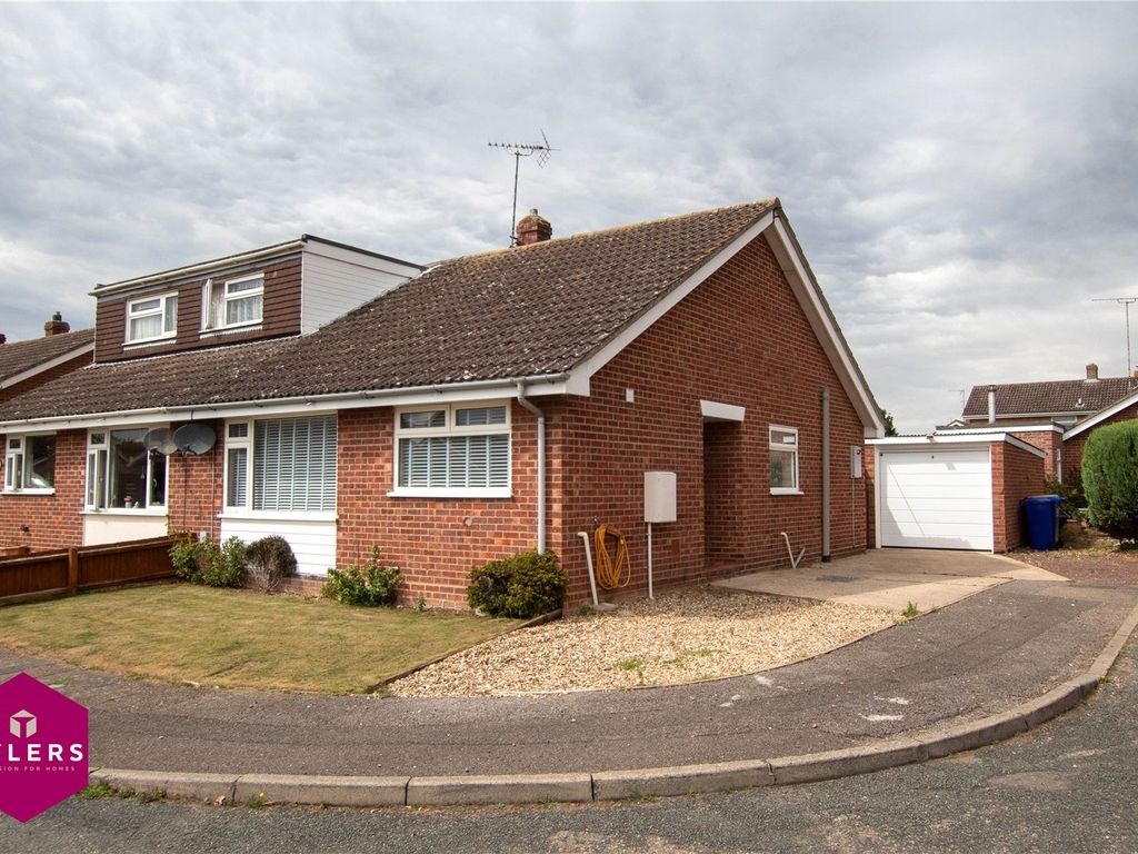 2 Bed Bungalow For Sale In Laurel Close Red Lodge Bury St Edmunds