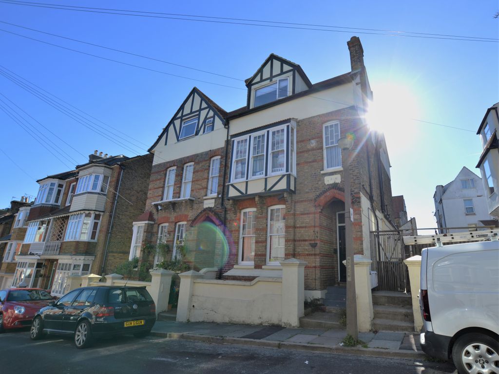 Studio to rent in Albert Road, Ramsgate CT11, £600 pcm - Zoopla