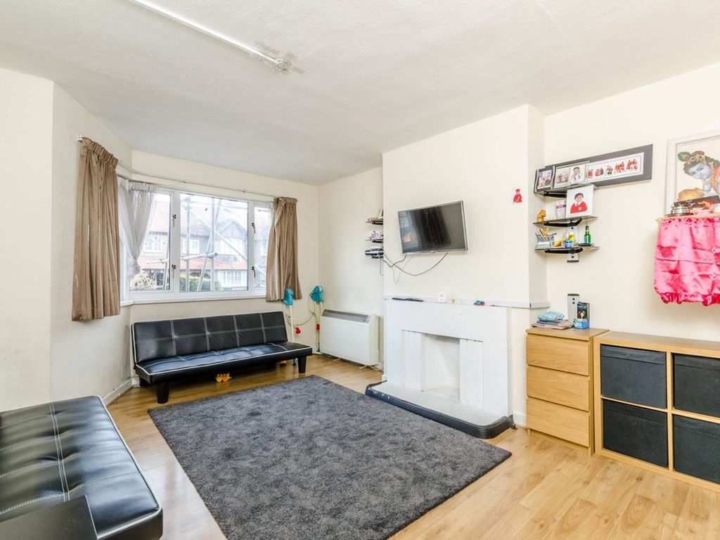 2 bed flat to rent in Manor Court HA1, Harrow,, £2,000 pcm - Zoopla