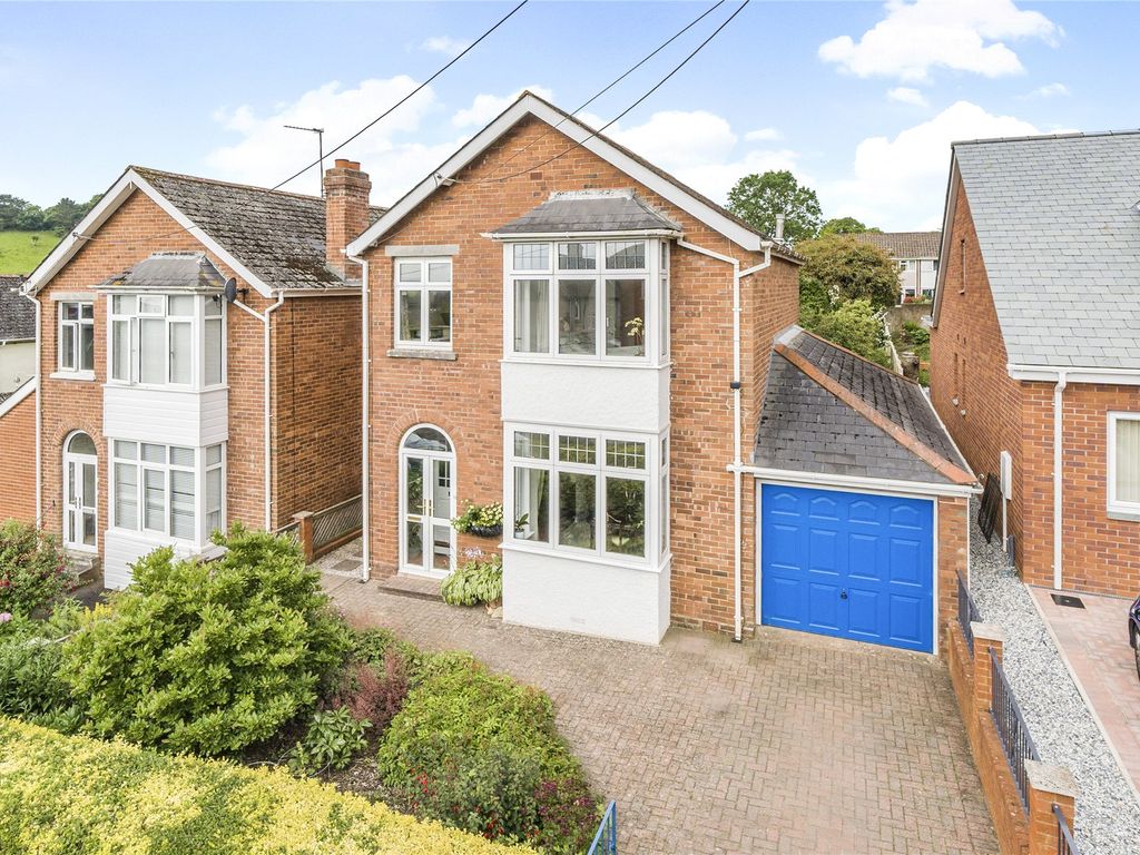 3 bed detached house for sale in Buller Road, Crediton, Devon EX17, £ ...