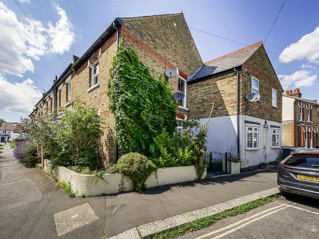 2 bed flat for sale in Steele Road, Isleworth TW7, £400,000 - Zoopla