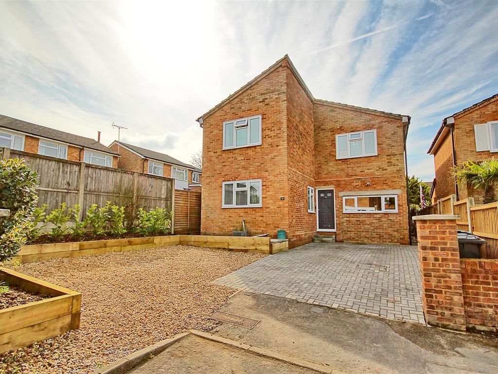 4 Bed Detached House For Sale In Woodstock Close Hertford Heath