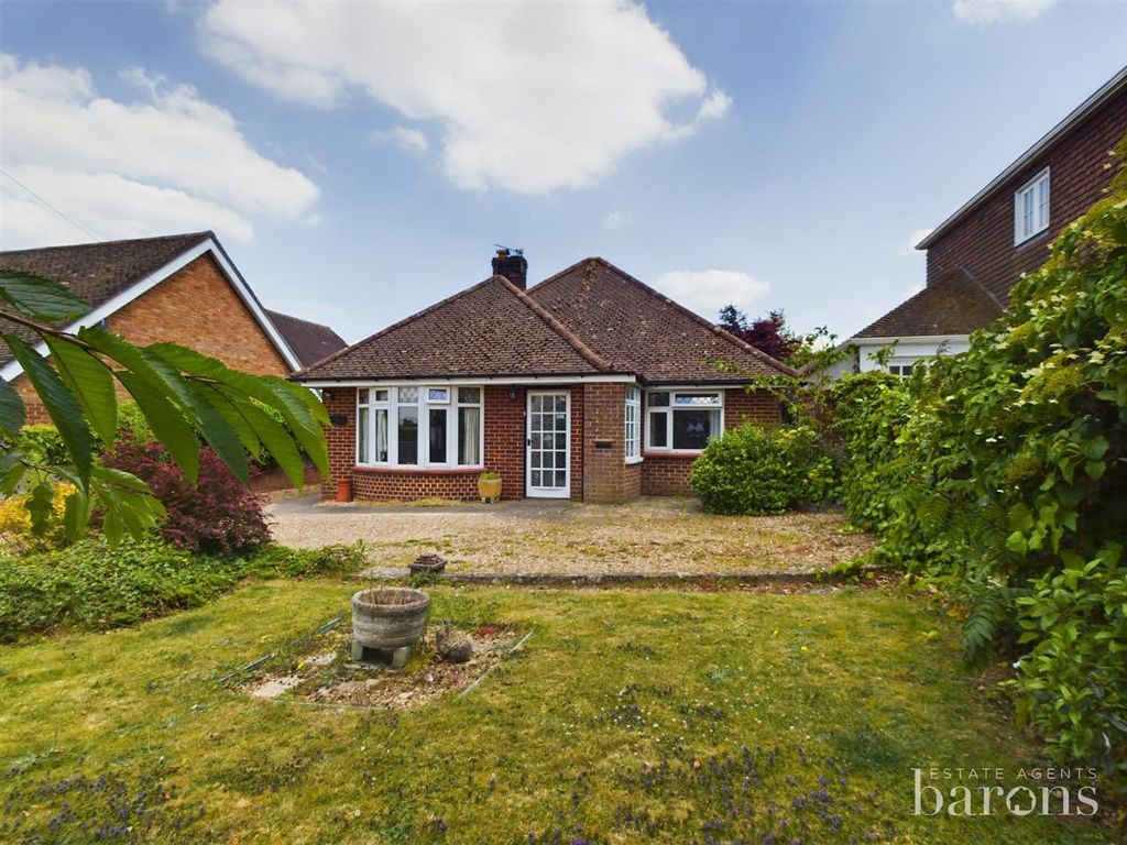 2 bed detached bungalow for sale in Kempshott Lane, Basingstoke RG22, £ ...