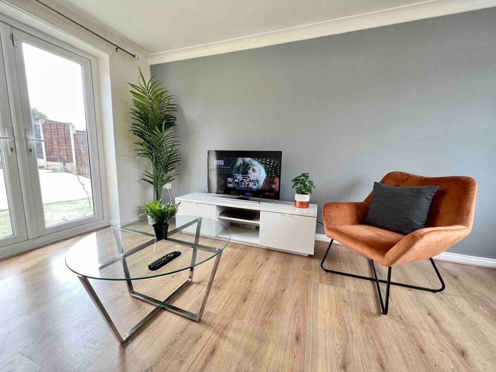 3 bed flat to rent in Hacking Street, Manchester M7, £4,000 pcm - Zoopla