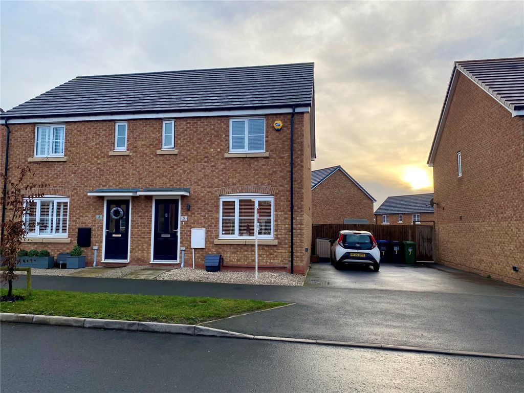 3 Bed Semi Detached House For Sale In Waterton Way Bishops Tachbrook