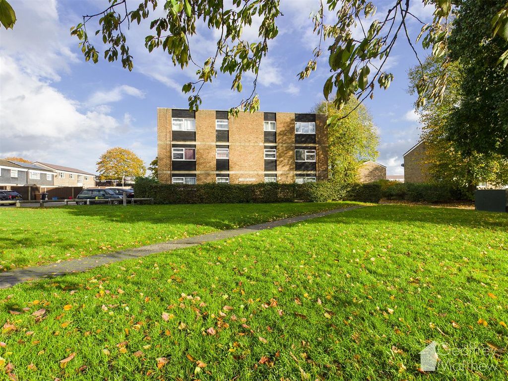 1 bed flat for sale in Jessop Road, Pin Green, Stevenage SG1 - Zoopla