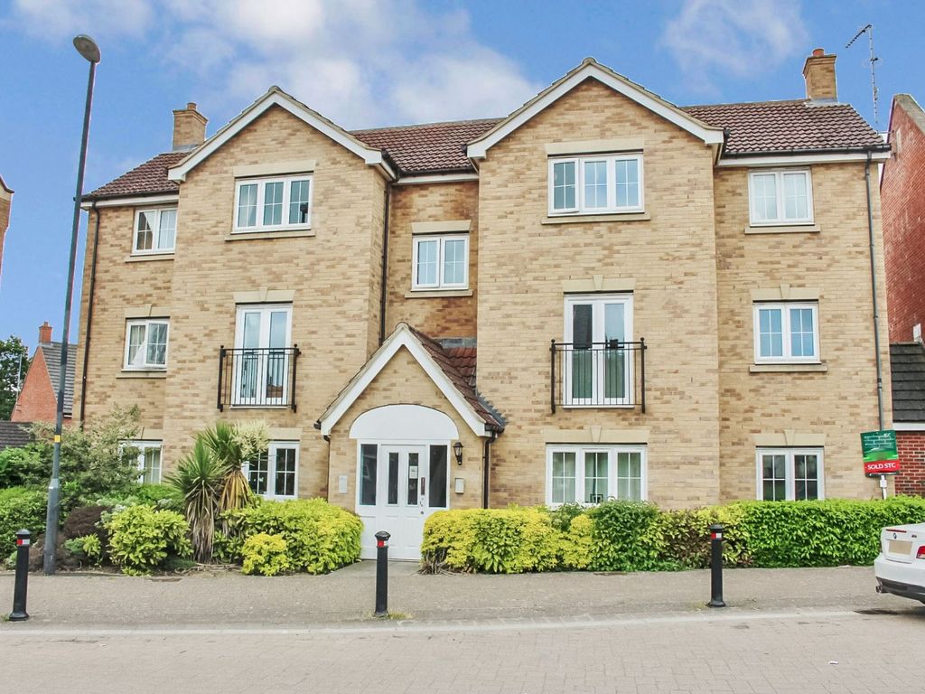 2 bed flat to rent in Torun Way, Swindon SN25, £925 pcm - Zoopla