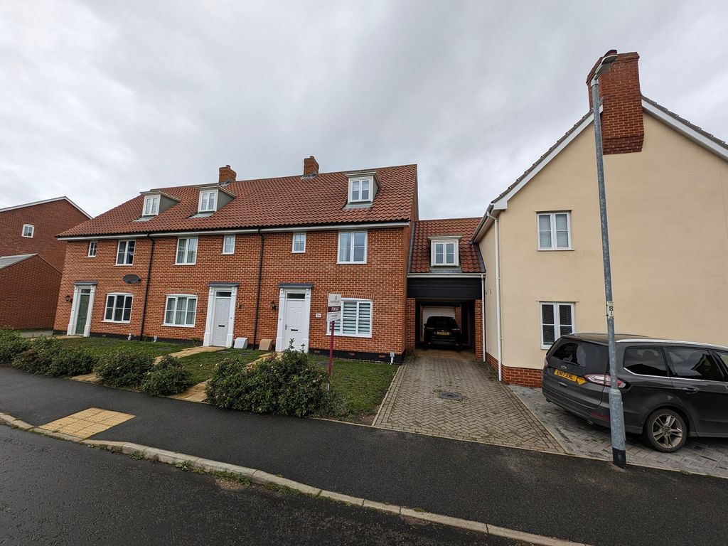 3 bed town house for sale in Poppy Way, Leiston, Suffolk IP16, £320,000 ...