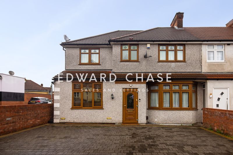 4 Bed End Terrace House For Sale In Chadwell Heath Lane Romford Rm6 £