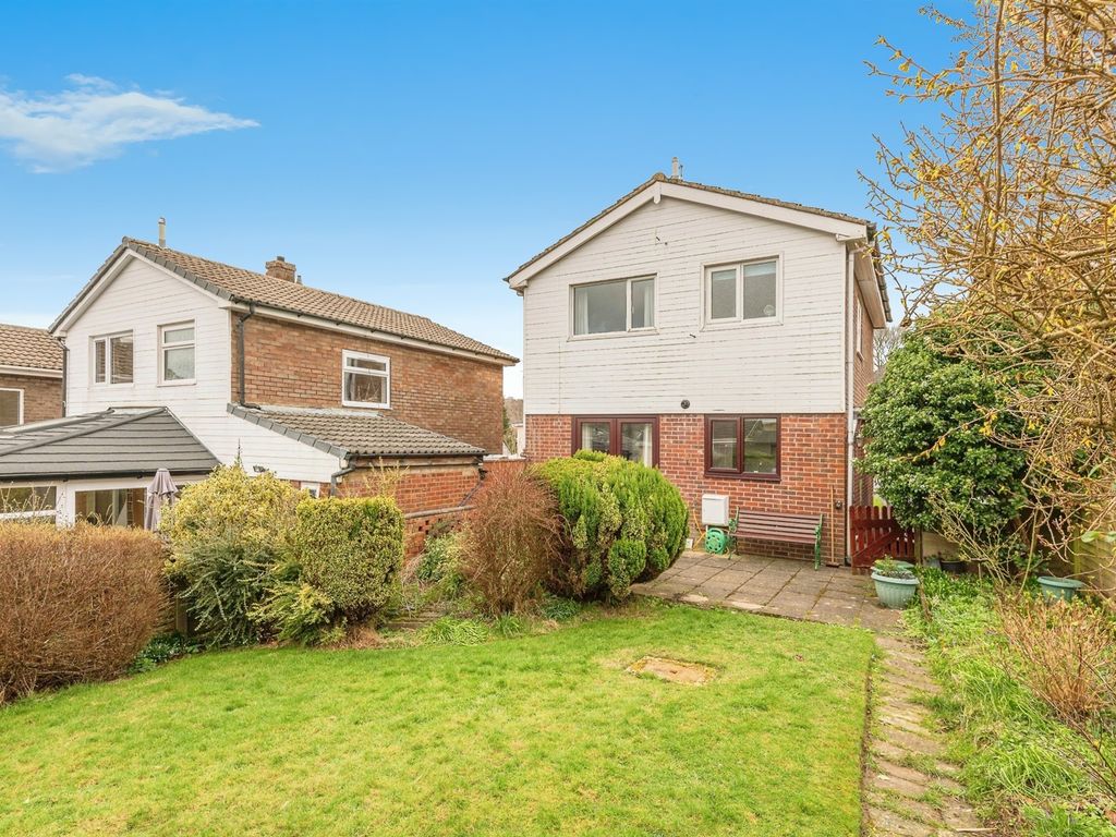 3 Bed Detached House For Sale In Orchard Close Meltham Holmfirth Hd9