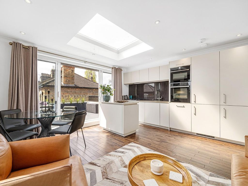 2 bed flat for sale in Saltoun Road, London SW2 - Zoopla