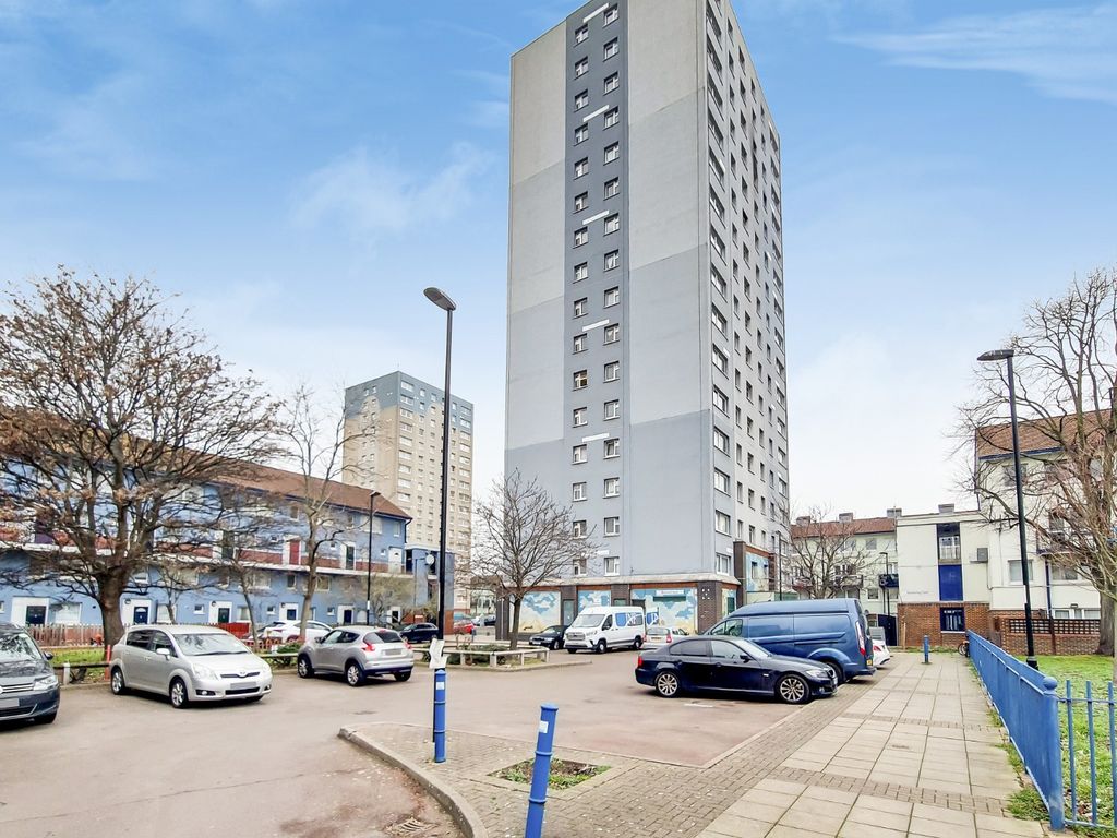 2 bed flat for sale in Abinger Grove, London SE8, £230,000 - Zoopla
