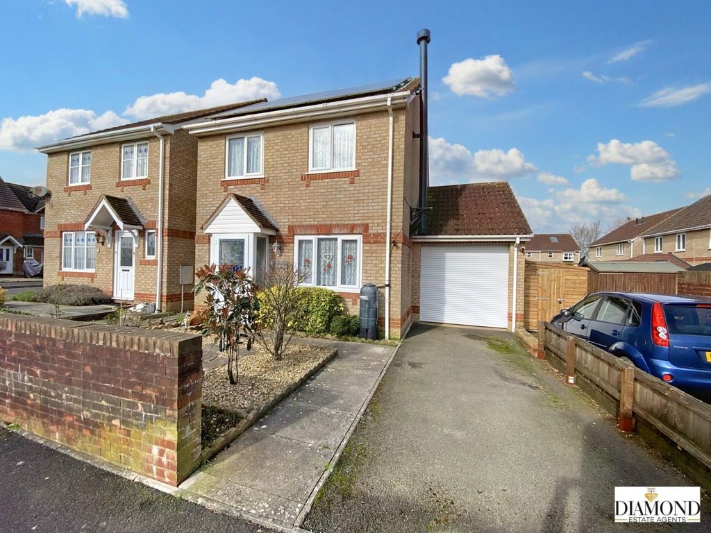 3 bed detached house for sale in Bullfinch Close, Cullompton EX15, £ ...