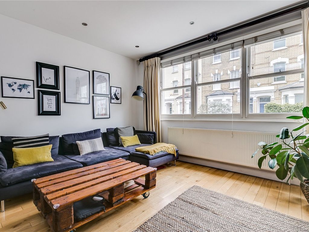 2 bed flat to rent in Bishops Road, Fulham SW6, £2,700 pcm - Zoopla
