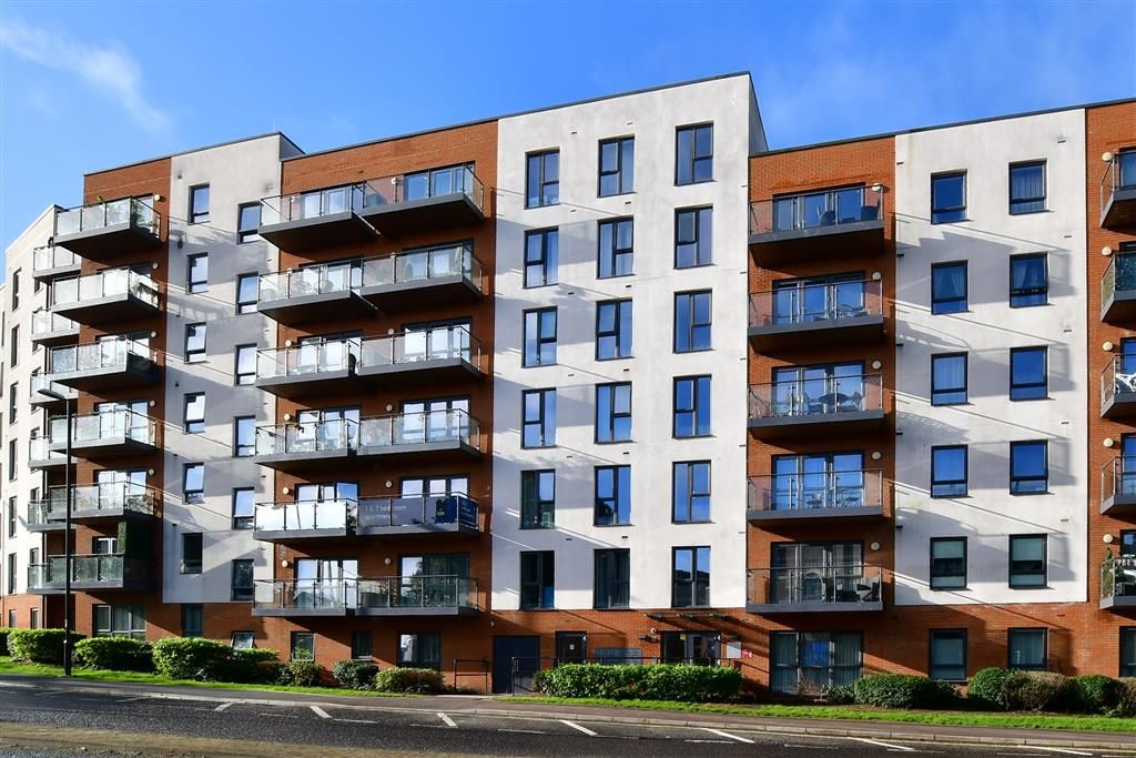 2 bed flat for sale in Ifield Road, Crawley, West Sussex RH11, £285,000 ...