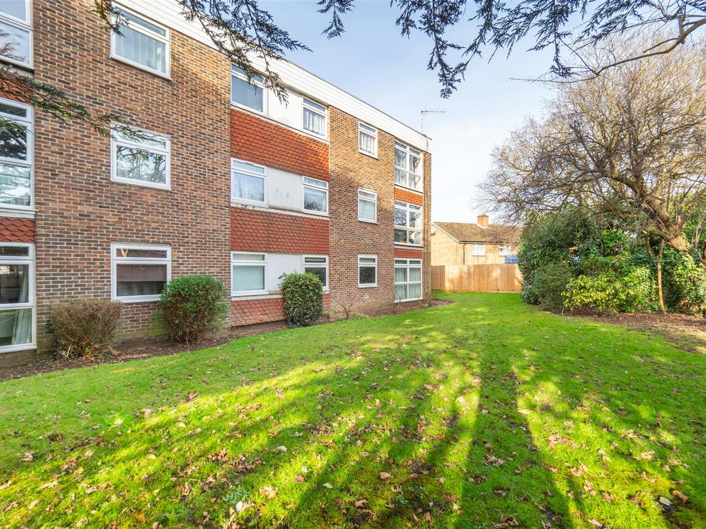 2 bed flat for sale in Glena Mount, Sutton SM1, £325,000 - Zoopla
