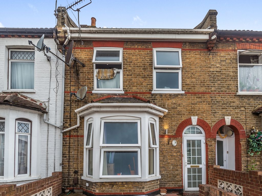6 bed terraced house for sale in Chestnut Rise, London SE18 - Zoopla