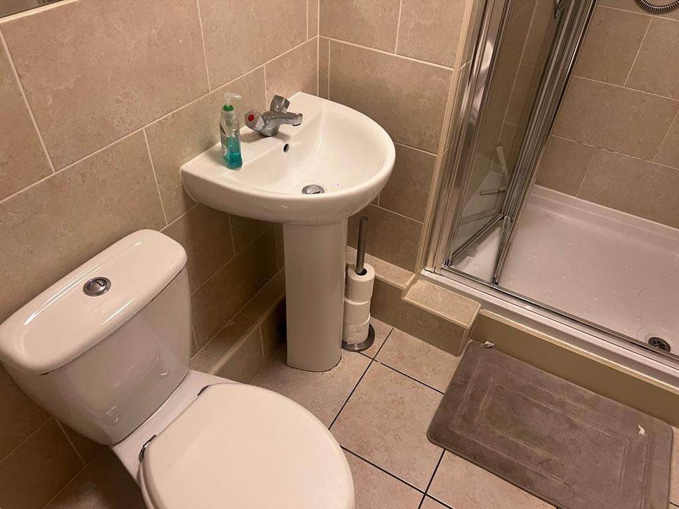 2 bed flat to rent in Blakeridge Lane, Batley WF17 - Zoopla