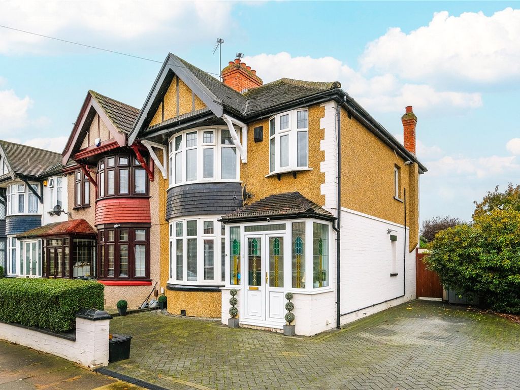 3 Bed End Terrace House For Sale In Capel Gardens Seven Kings Ilford