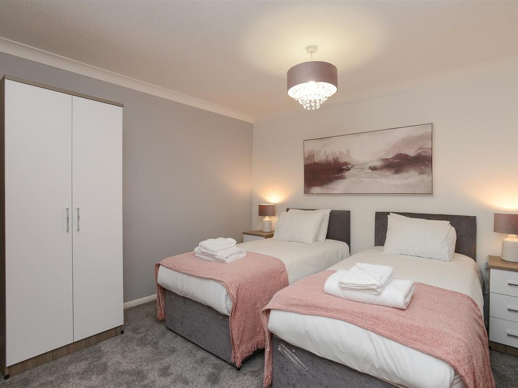 2 bed flat to rent in Player Street, Nottingham NG7, £1,603 pcm - Zoopla