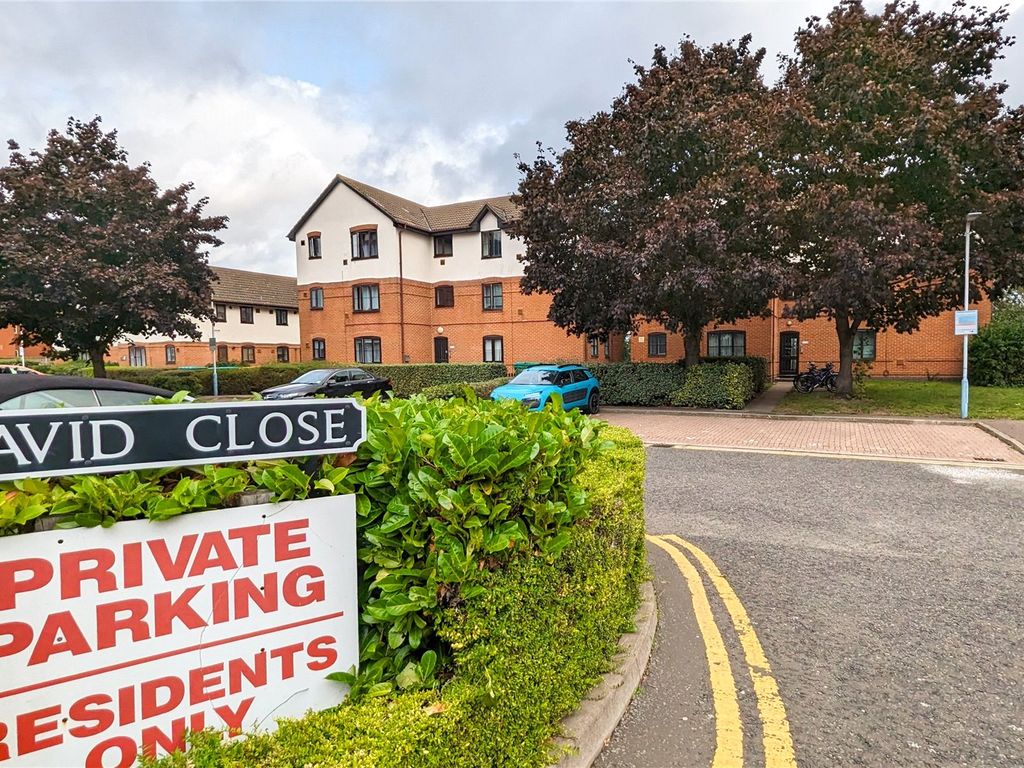 1 bed flat for sale in David Close, Hayes, Greater London UB3, £100,000 ...
