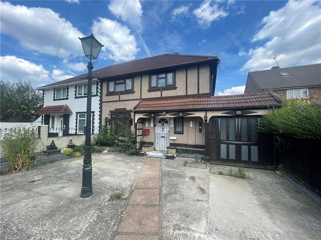 3 Bed Semi Detached House For Sale In Shoreham Road St Pauls Cray