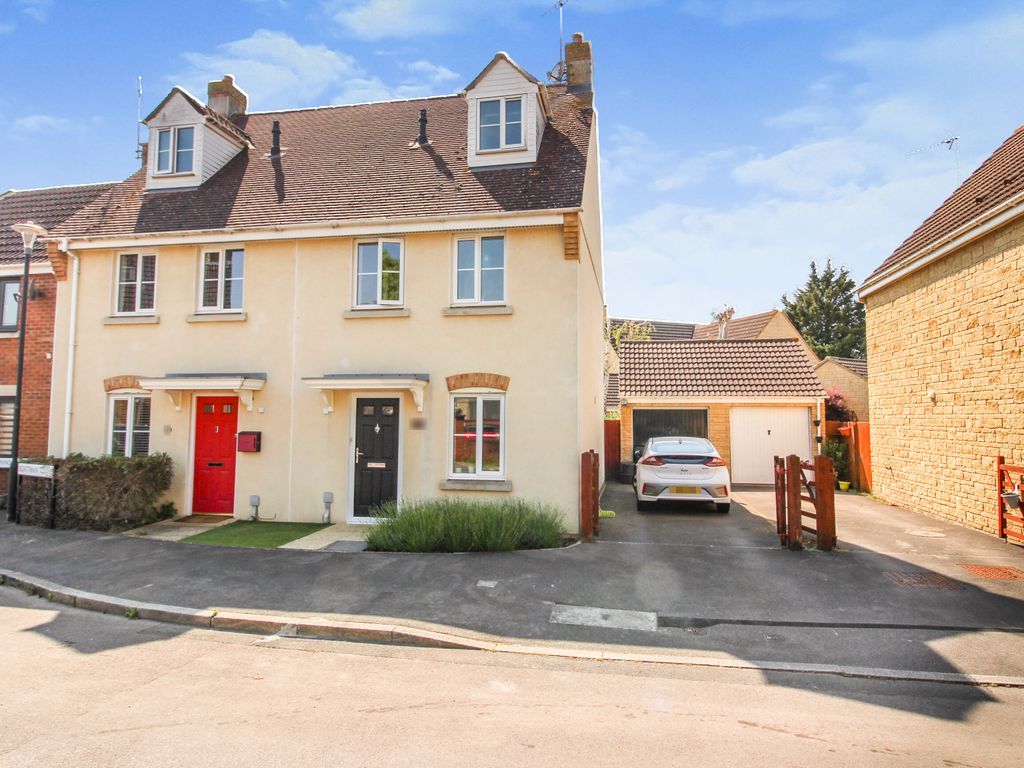 3 Bed Semi Detached House To Rent In Boatman Close Oakhurst Swindon