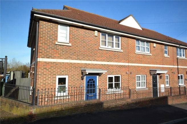 3 Bed End Terrace House To Rent In Station Road Longfield Kent Da3