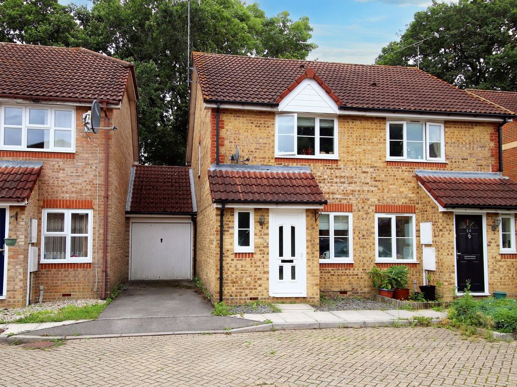 2 bed semi-detached house for sale in Vancouver Drive, Crawley RH11, £ ...