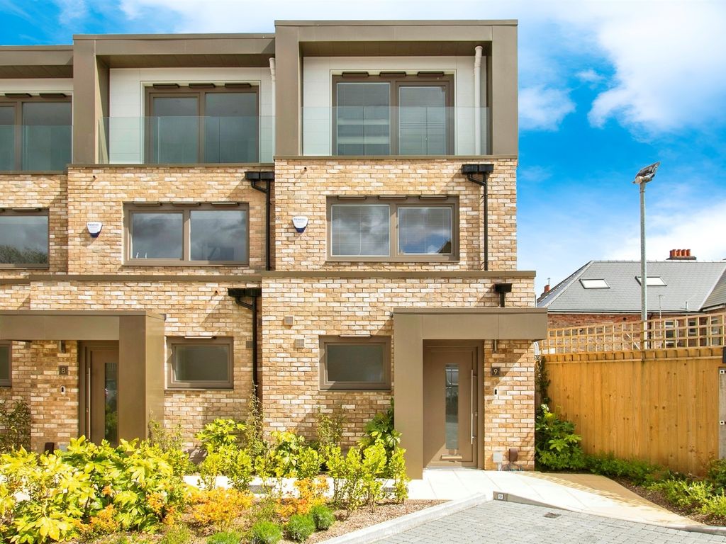 New Home 4 Bed End Terrace House For Sale In Bournemouth Road