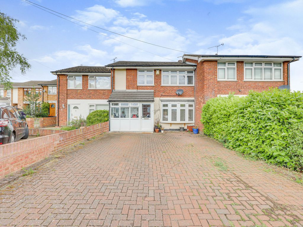 3 bed terraced house for sale in Glebe Drive, Rayleigh SS6 - Zoopla