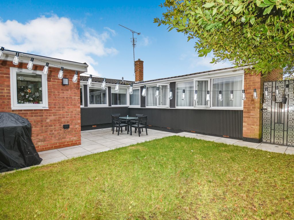 2 bed detached bungalow for sale in Windrush Way, Reading RG30, £ ...