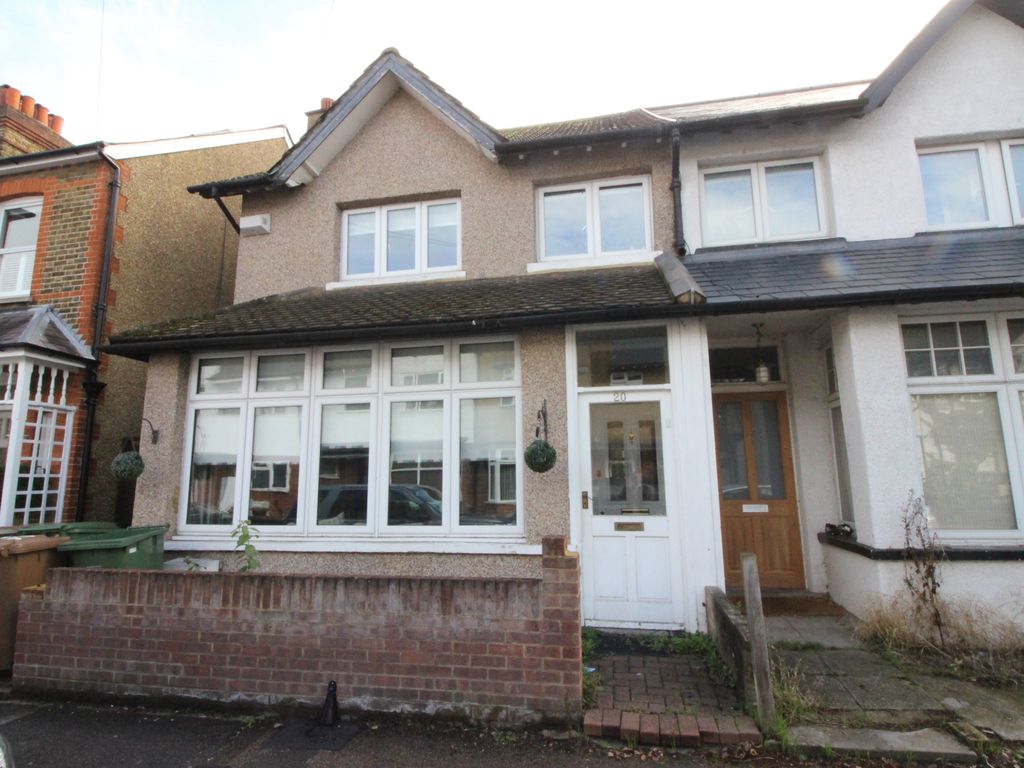 3 Bed Semi Detached House For Sale In Lindsay Road Worcester Park Kt4